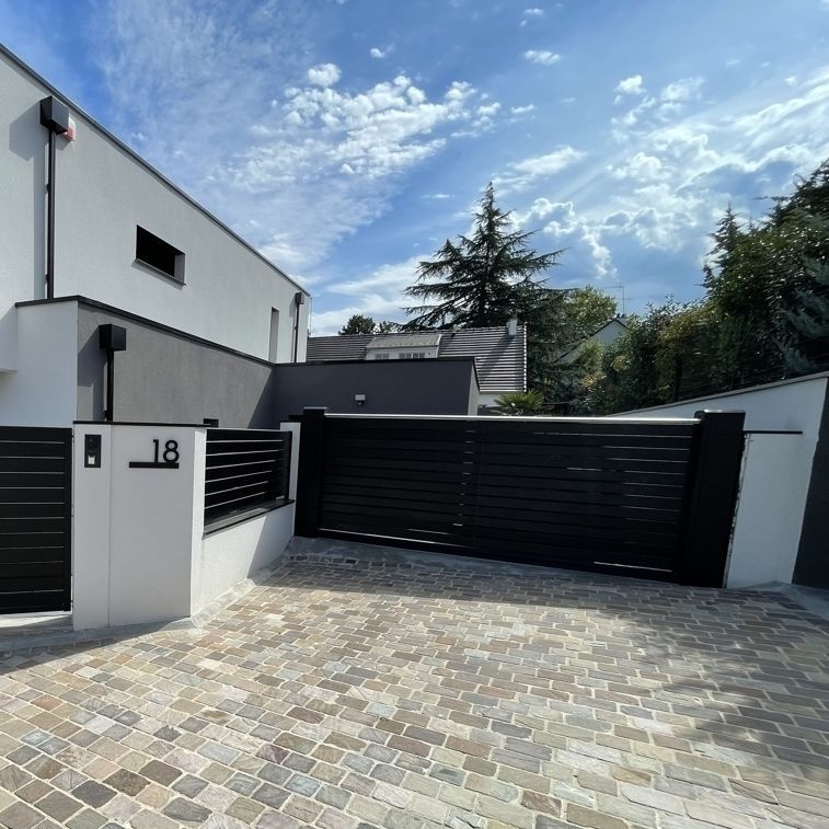 Vertical sliding door gate - COMPACTGATE - aluminum / stainless steel ...