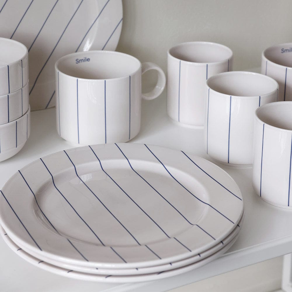 Flat plate - Pyjamas - DESIGN LETTERS ApS - round / porcelain / striped