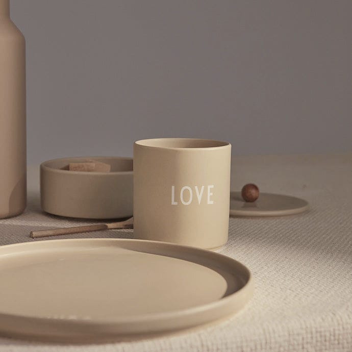 Porcelain cup - Favourite - LOVE Collection - DESIGN LETTERS ApS