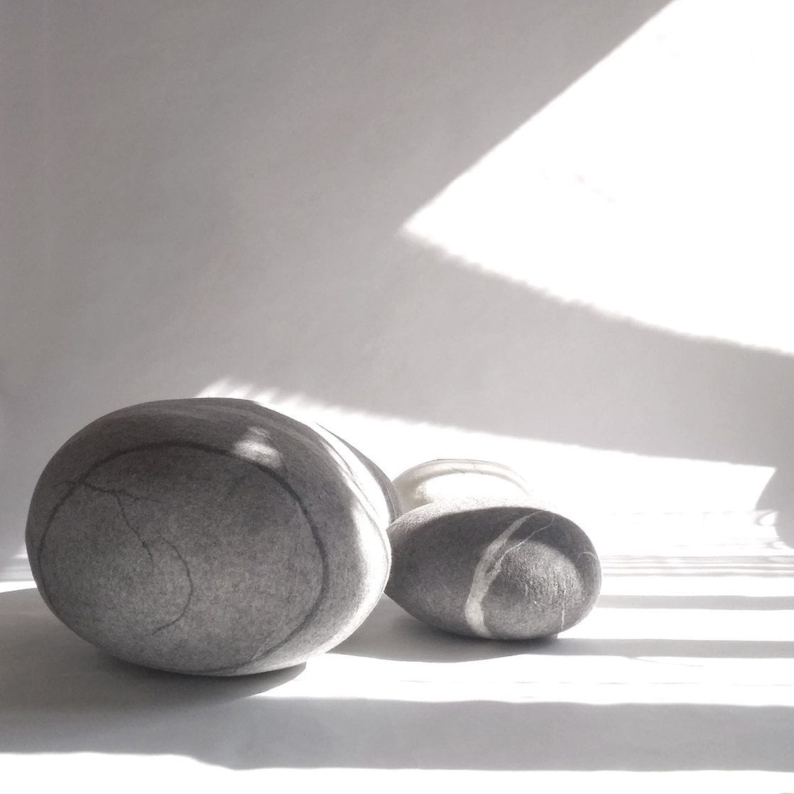 Contemporary pouf - SUNSET - Katsu Stones - wool / round / handmade