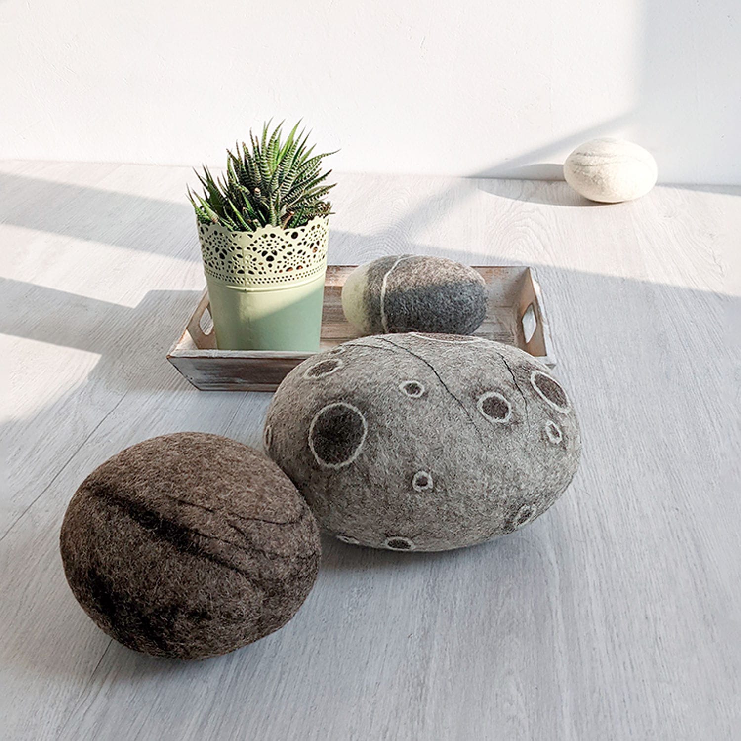 Contemporary pouf - TODDLERS - Katsu Stones - wool / round / handmade