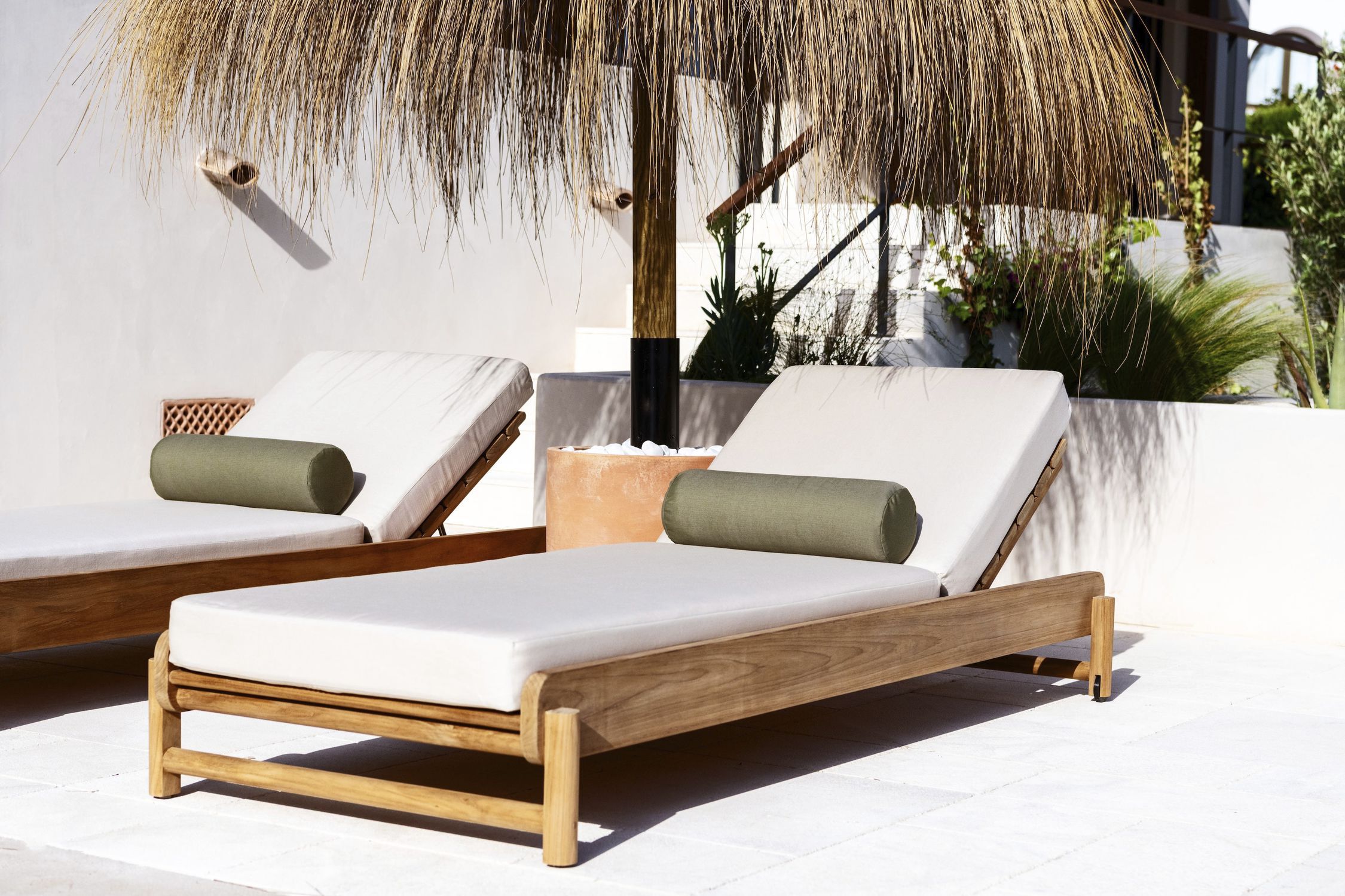 Contemporary sun lounger - Pomalo - FJAKA Furniture - fabric / teak ...