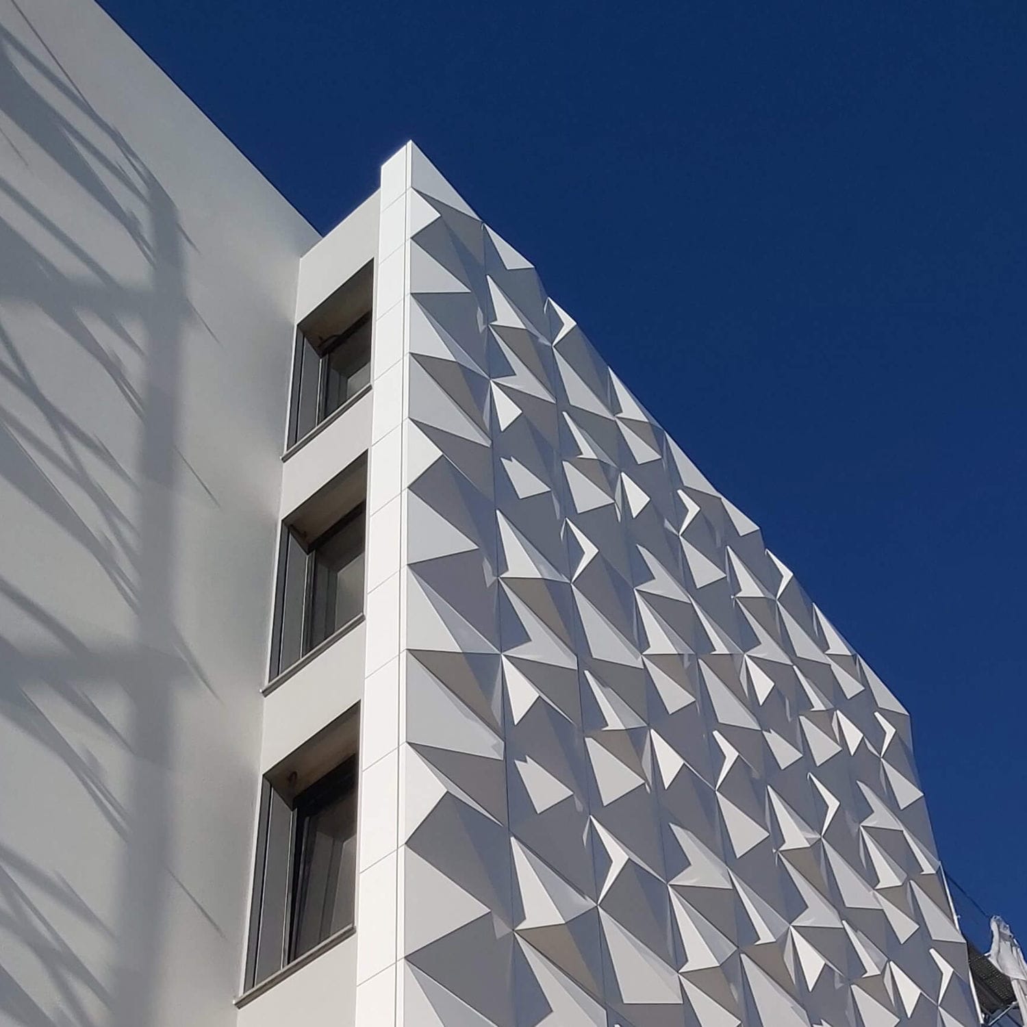 Composite ventilated facade - Mercantlis – Façades Ventilées - aluminum ...