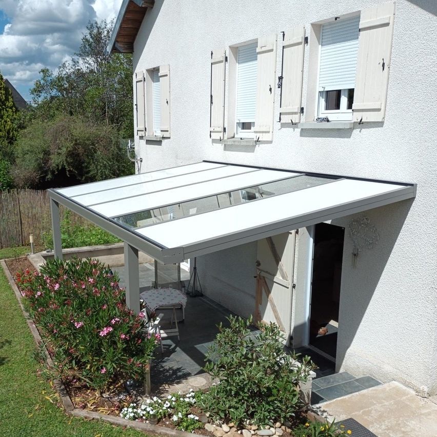 Self-supporting pergola - Confort - HEOLIAN - wall-mounted / metal / glass