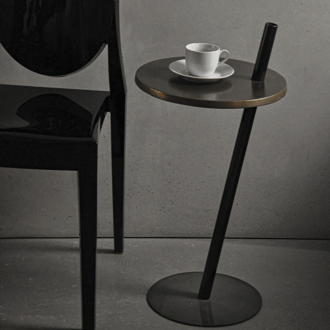 Contemporary side table - Assistent - izanami GbR - steel / concrete ...