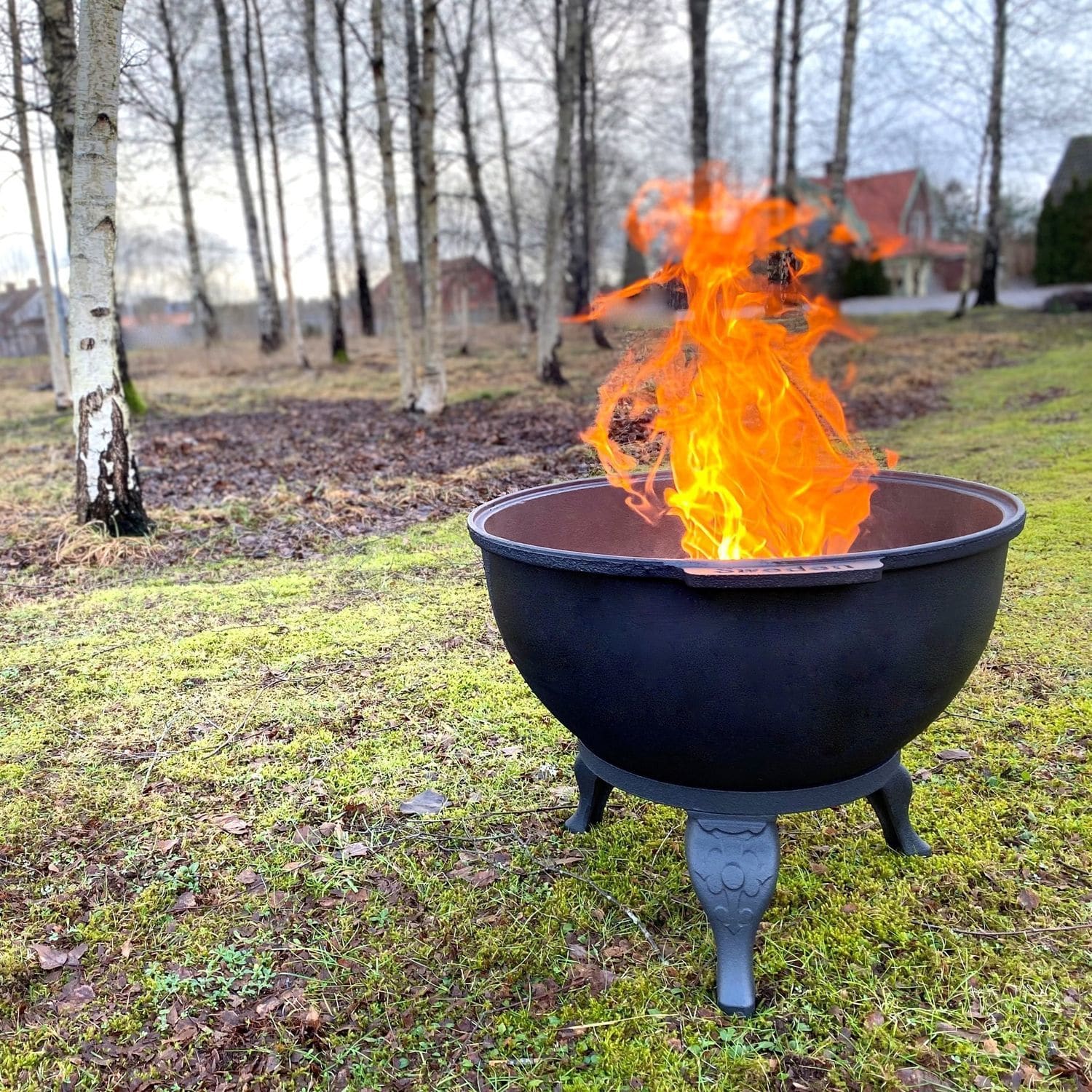 Wood-burning fire pit - Westbo of Sweden AB - cast iron / round / black