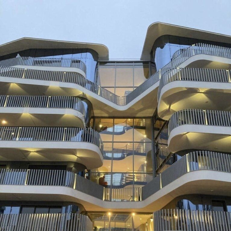 Precast concrete balcony - Groupe Saint Léonard - with panels