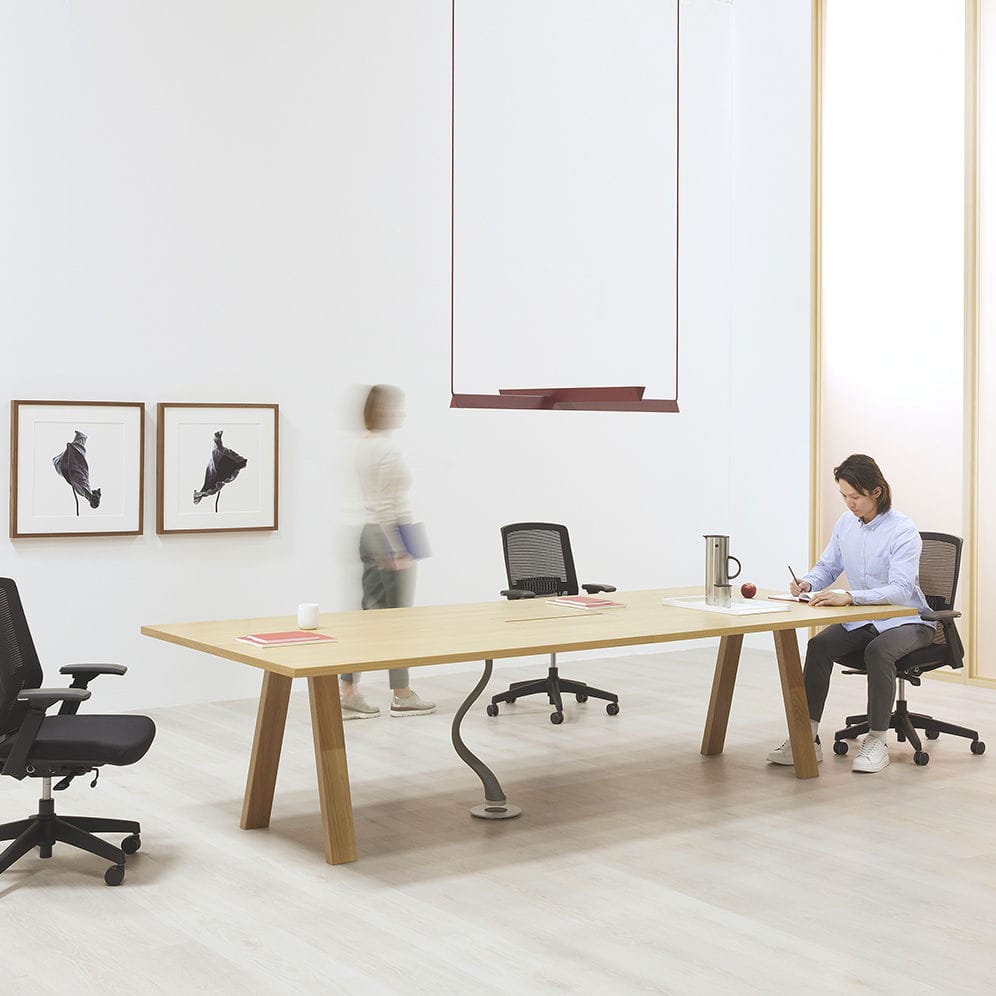 Contemporary conference table - SHAKER - Nienkamper - wood veneer / plastic / wooden base