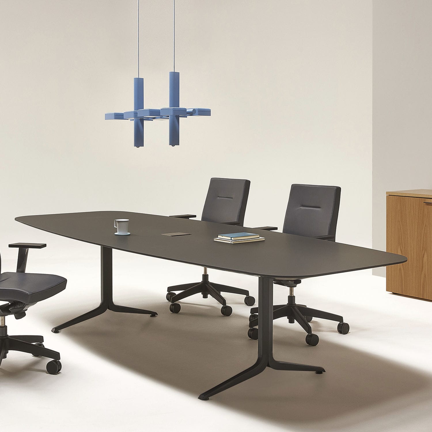 Contemporary conference table - GATEWAY™ EDGE - Nienkamper - polished ...