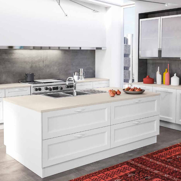 Traditional kitchen - GINEVRA - BERLONI - wooden / island / lacquered