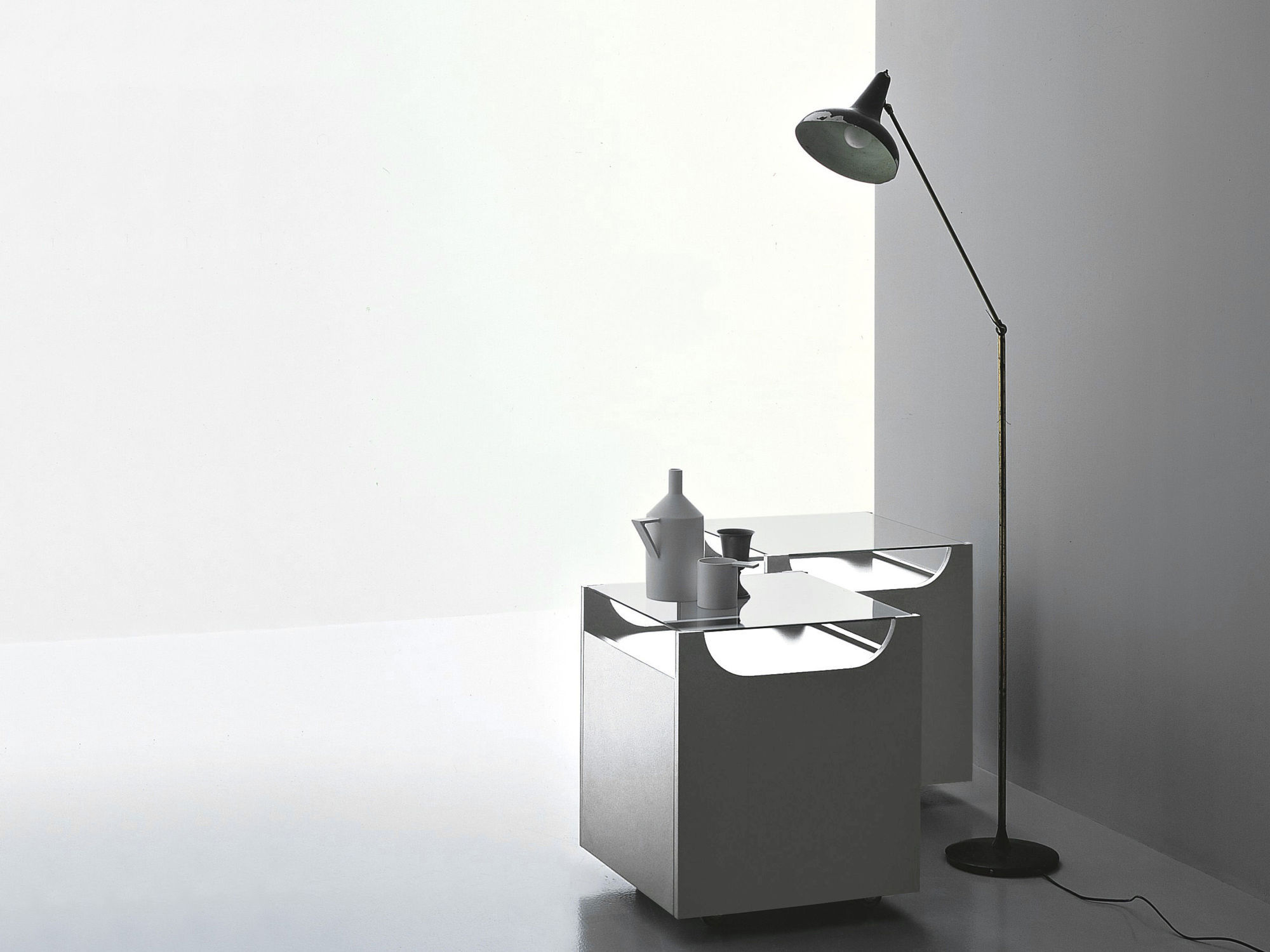 Contemporary side table - CUBOVO - Porro - glass / lacquered wood / square