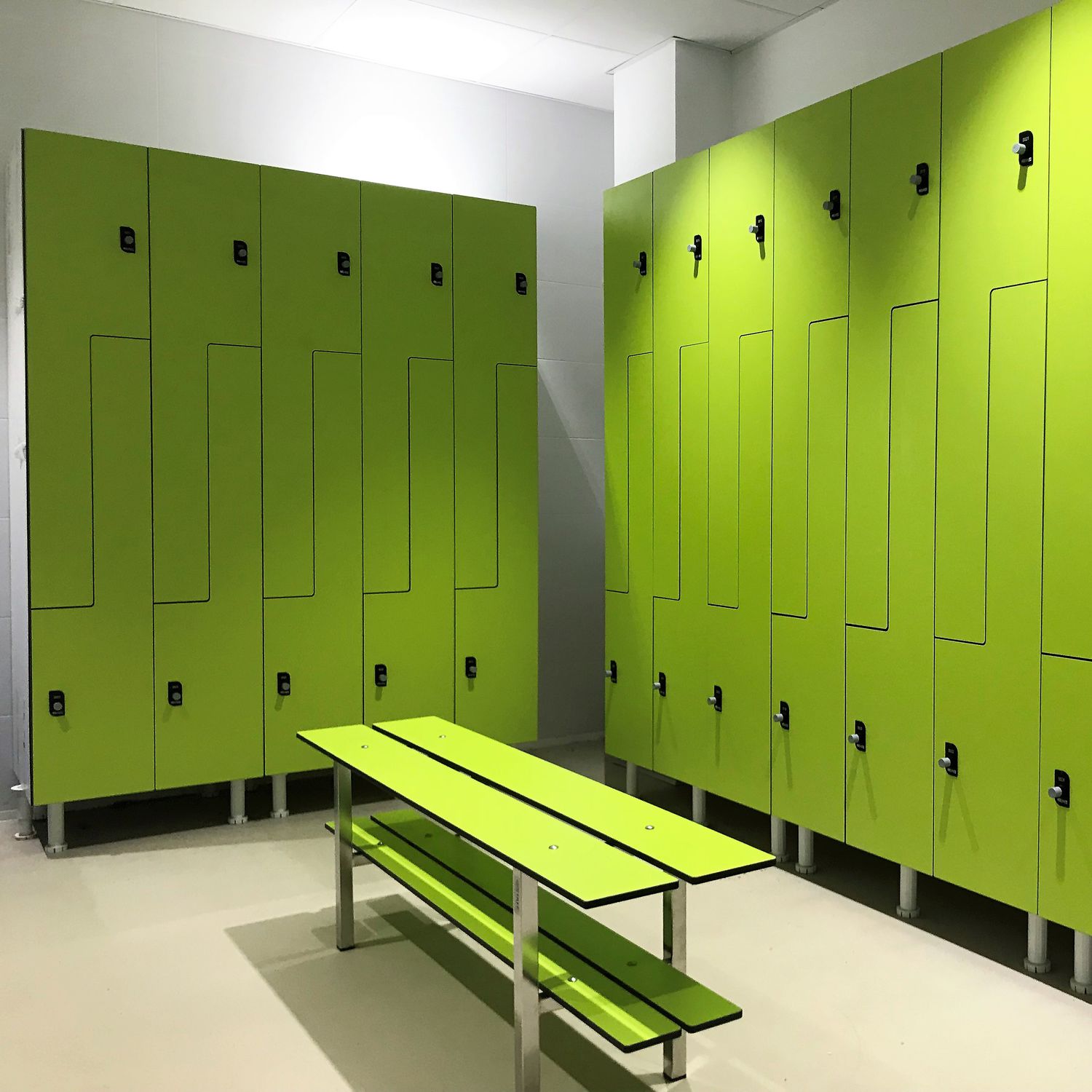 HPL locker - PORTES L - GEKIPS - for public building / for sports ...