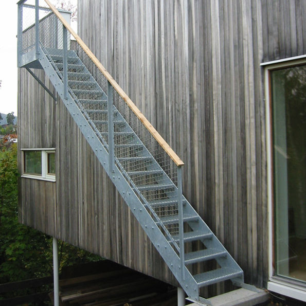 Straight staircase - PROSTO - Atrium - metal step / stainless steel ...