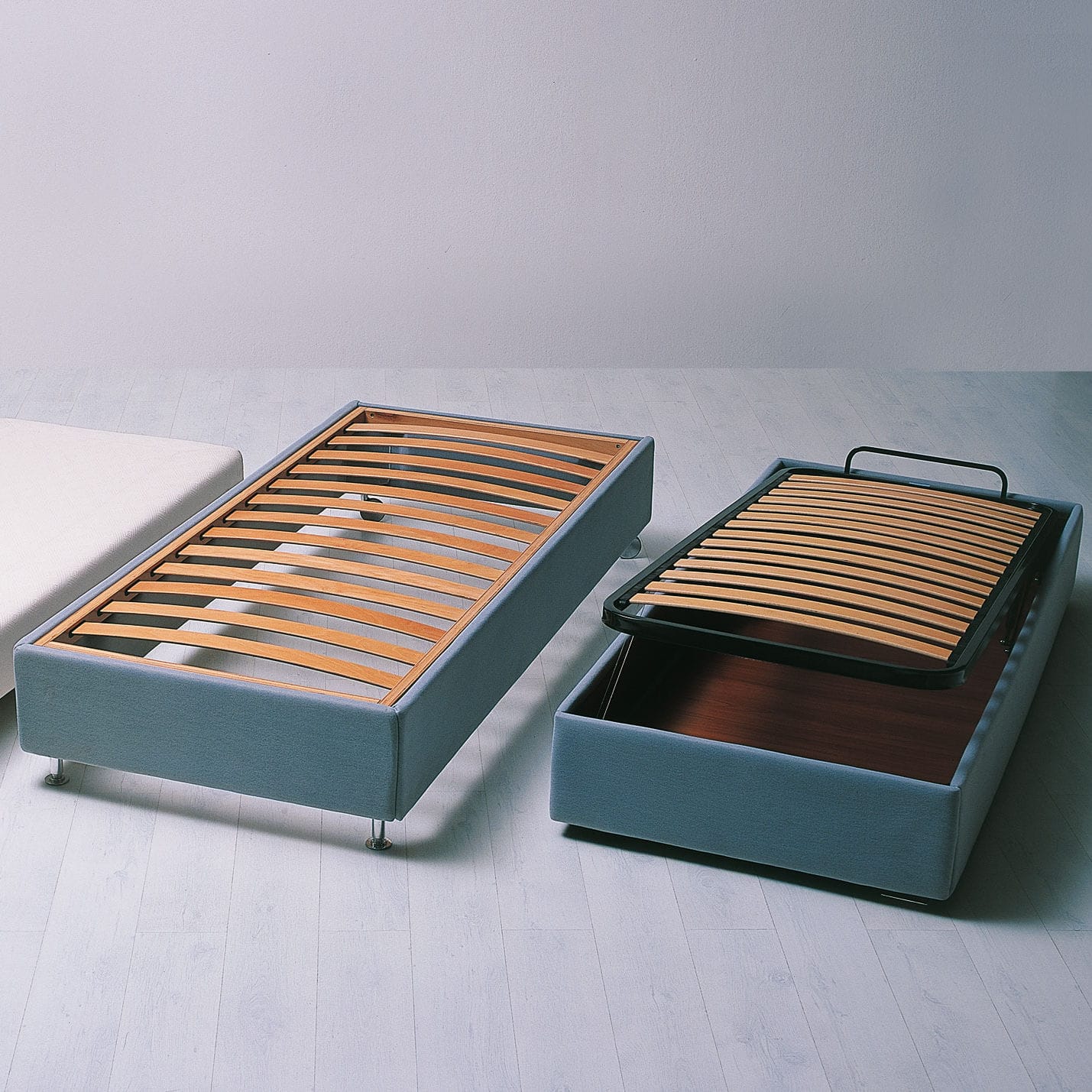 Single mattress support - BERTO - slatted / manual / upholstered