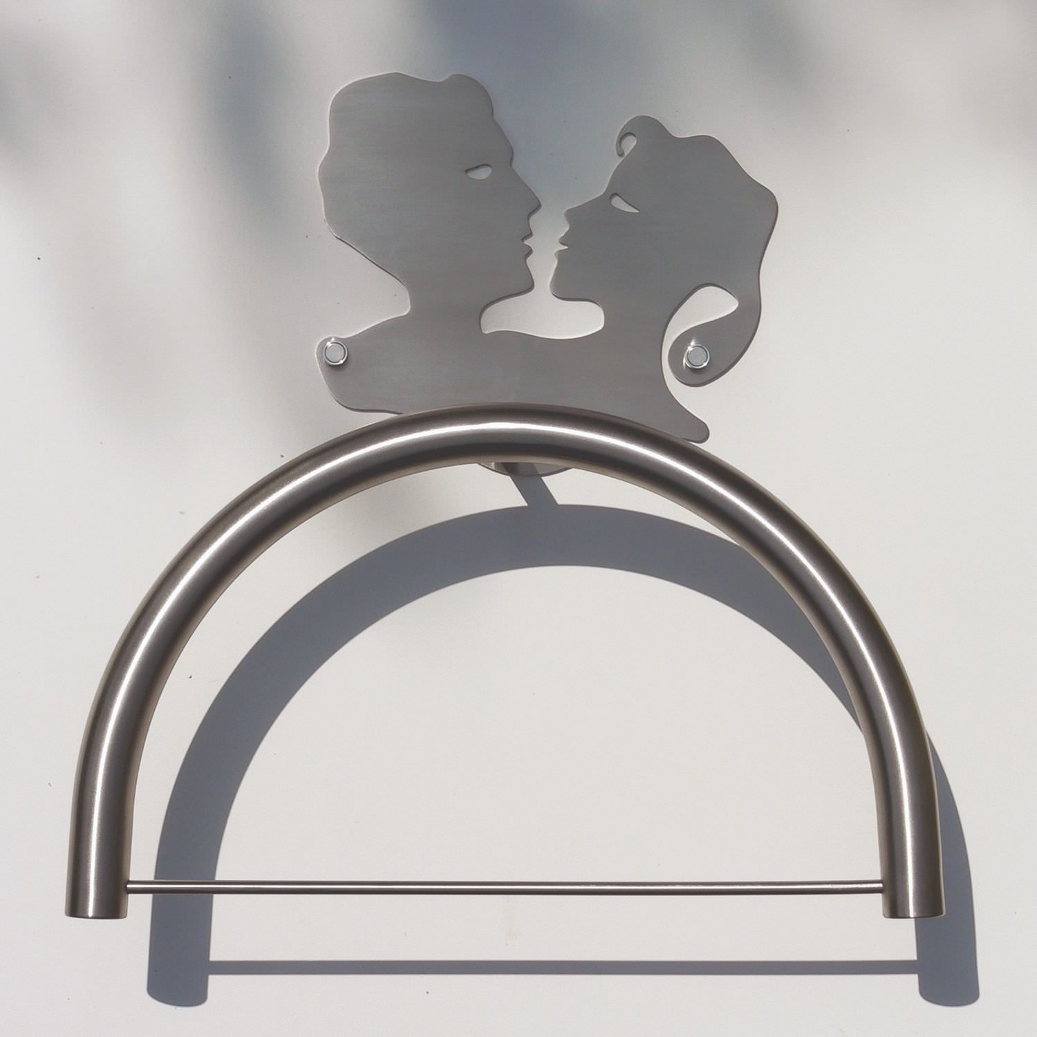 Wall-mounted valet stand - KISSME - INSILVIS - metal / contemporary