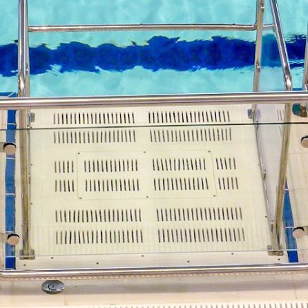 Handicapped lifting platform - VARIOPOOL B.V. - pool / professional ...