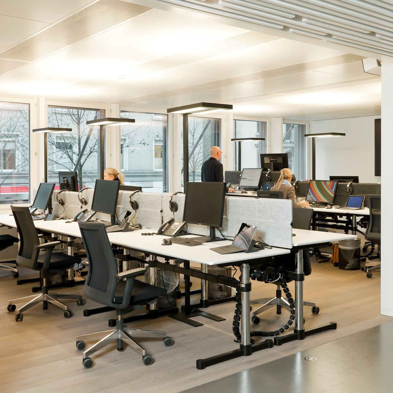 Workstation desk - USM Kitos - USM Modular Furniture - free-standing ...