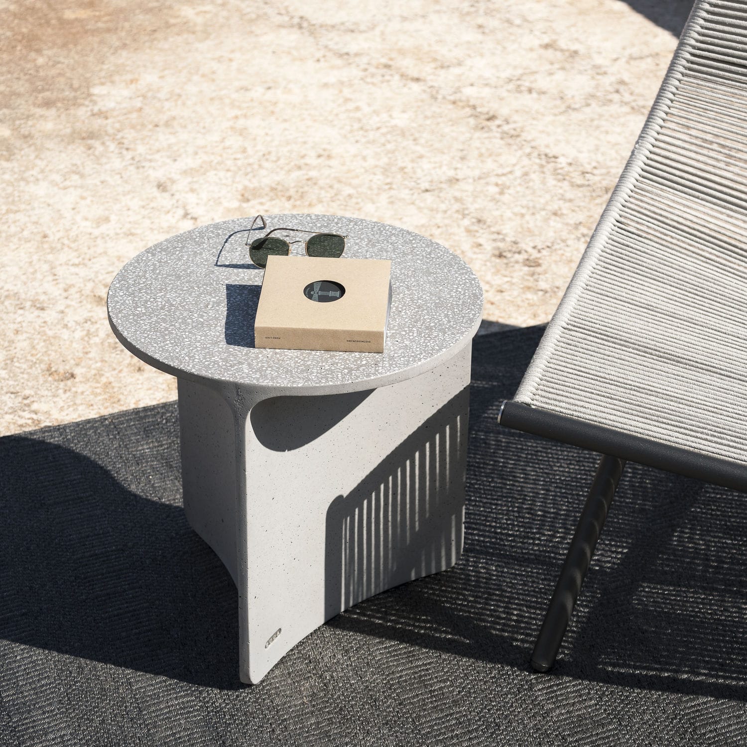 Contemporary side table - ASPIC 001 - RODA - concrete / concrete base / round