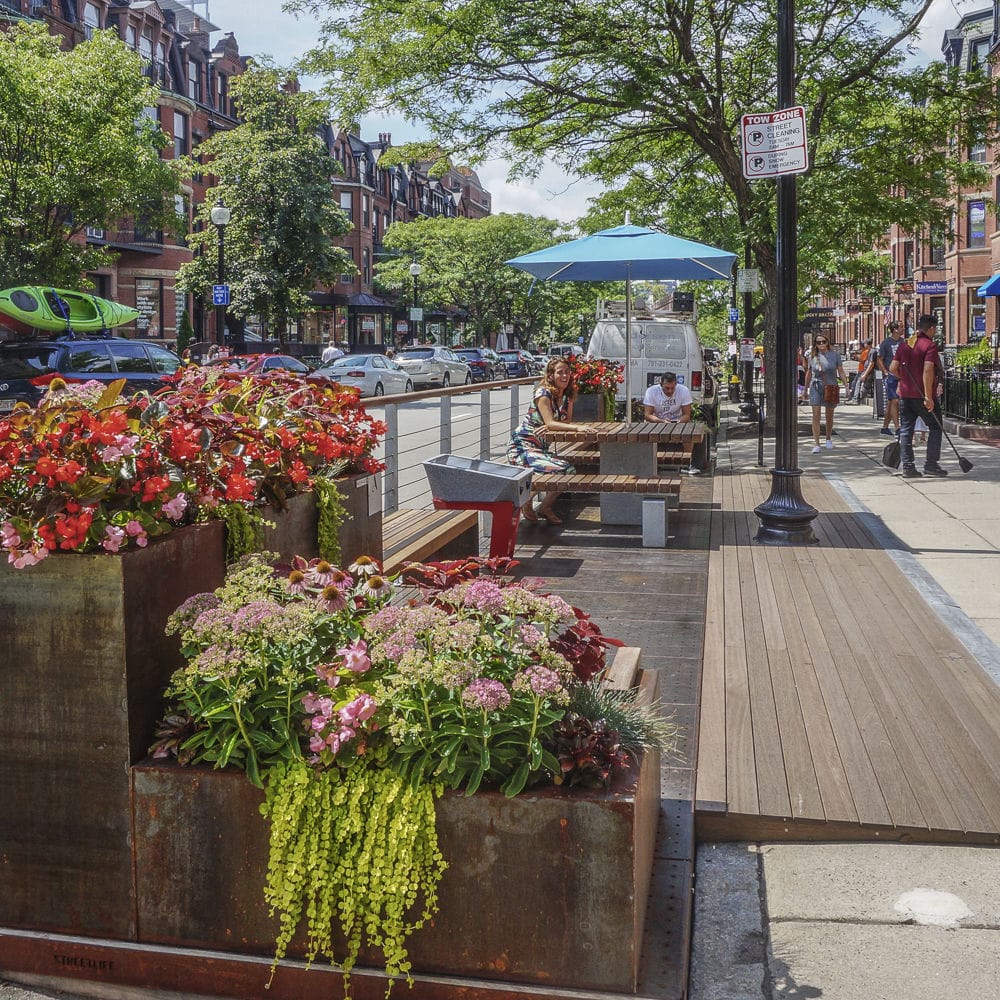 Parklet with integrated planter - Streetlife