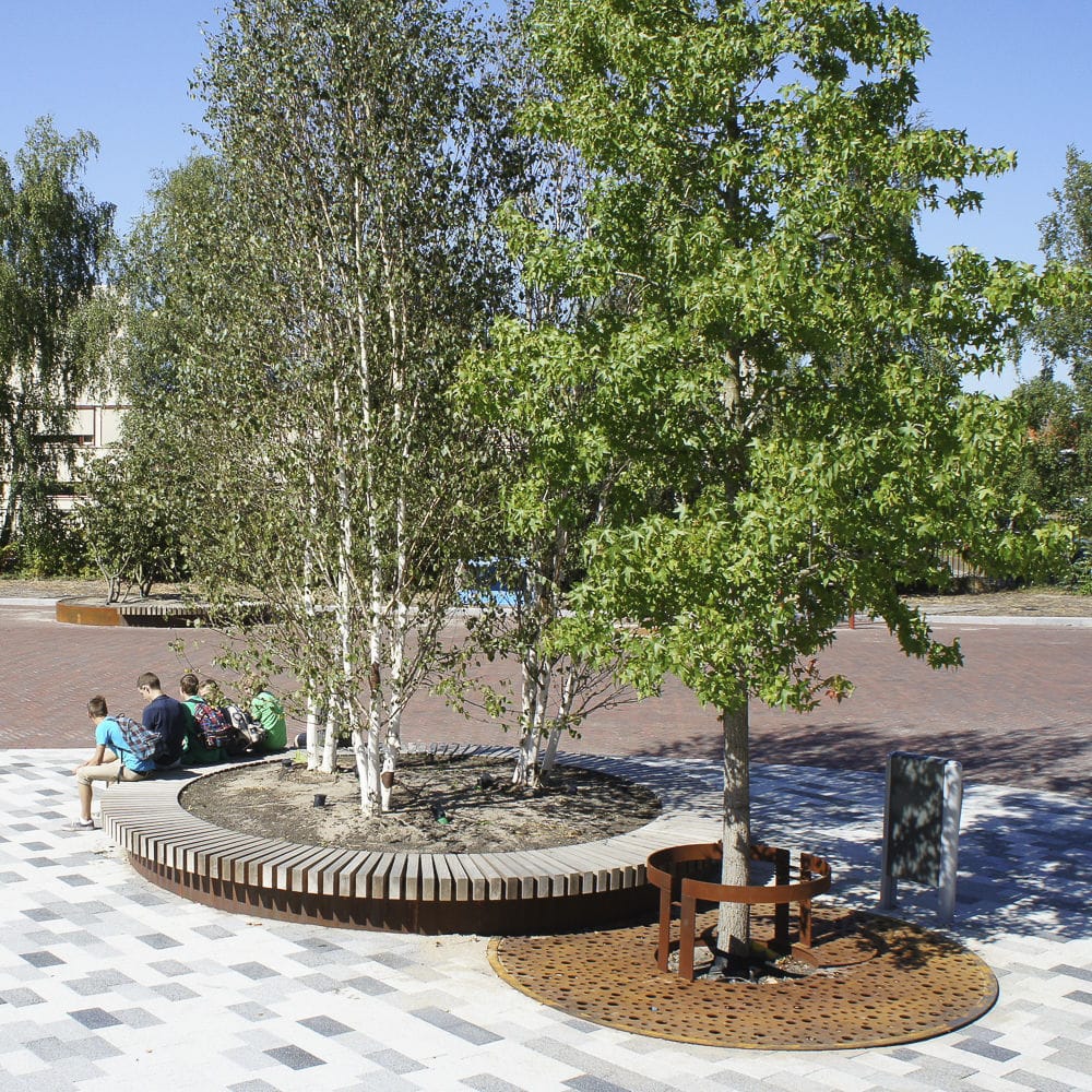 Wooden tree guard - ROUGH&READY CIRCULAR TREE ISLES - Streetlife - with ...