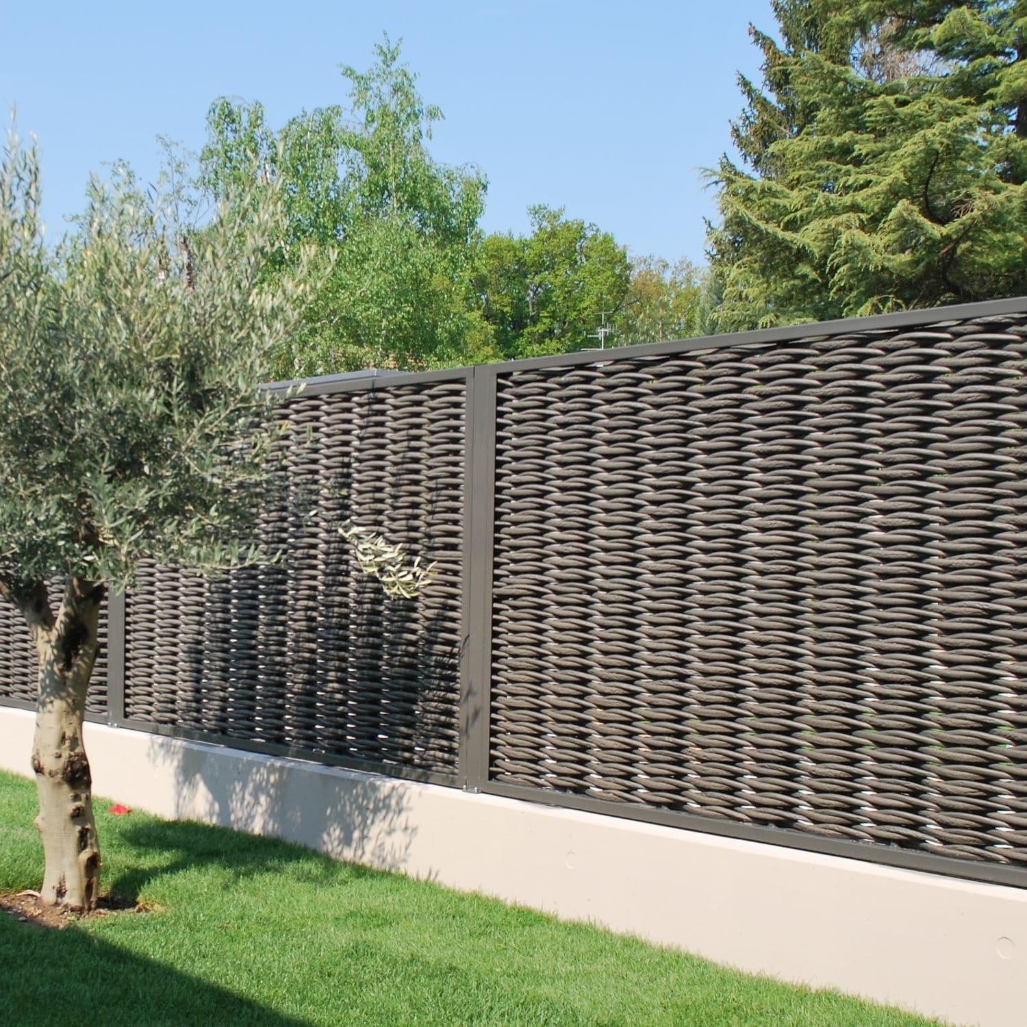 Fence with panels - WOODSCAPE - FOREST AVENUE - garden / metal ...