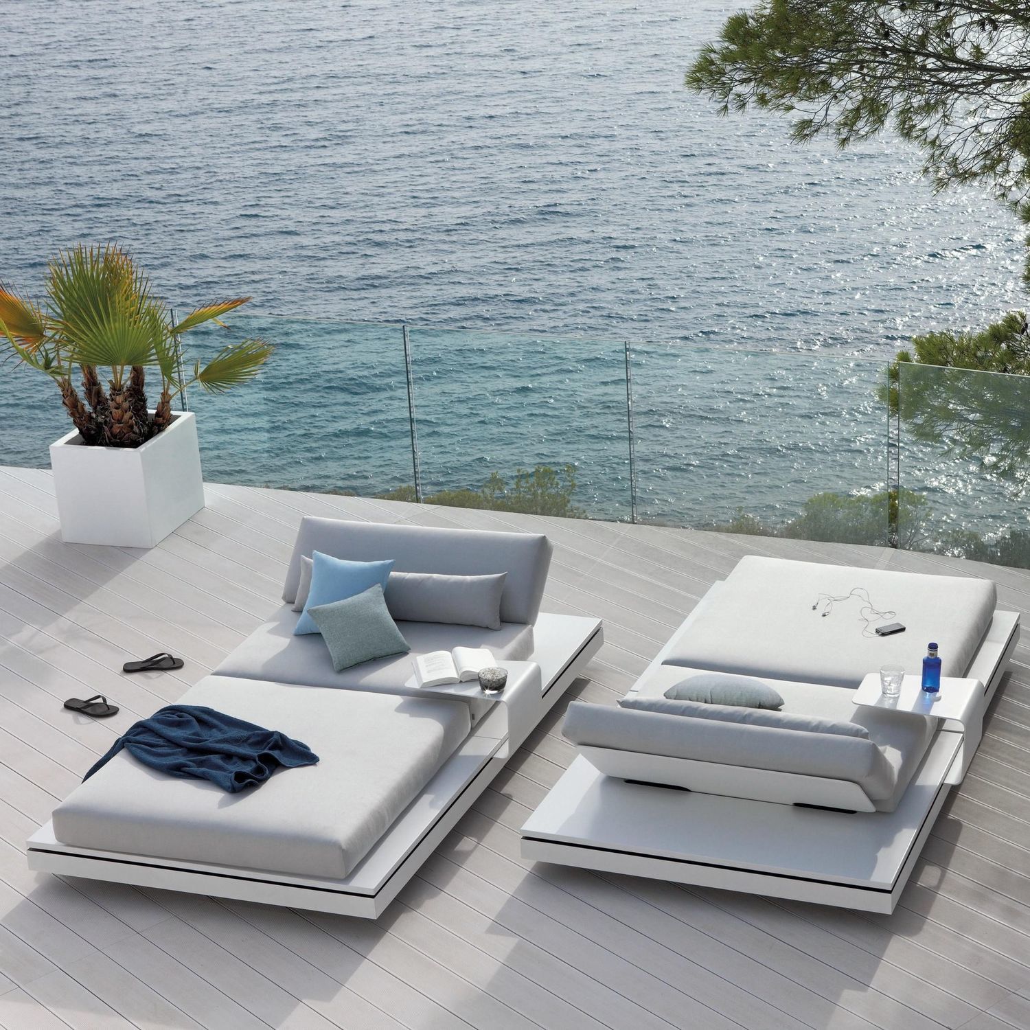 Contemporary sun lounger - Elements - MANUTTI - fabric / aluminum / acrylic