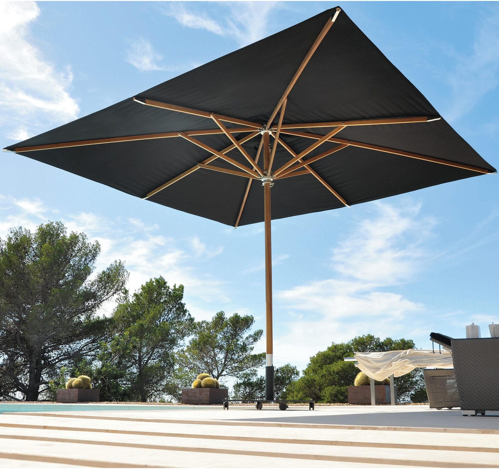 Rectangular parasol - Centra Max - MANUTTI - mast-centered / fabric / teak