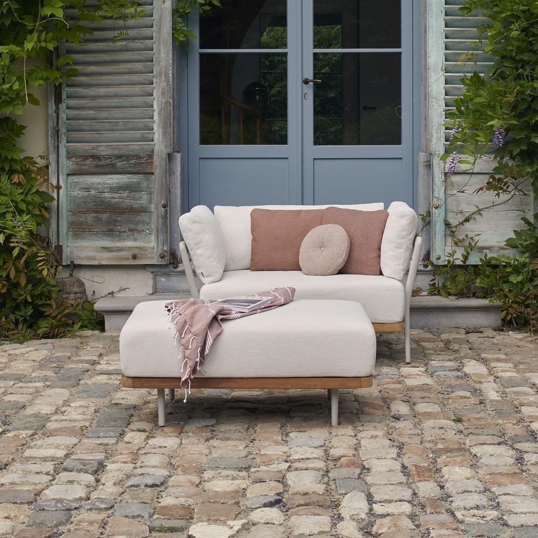 Contemporary ottoman - Flows - MANUTTI - fabric / teak / aluminum