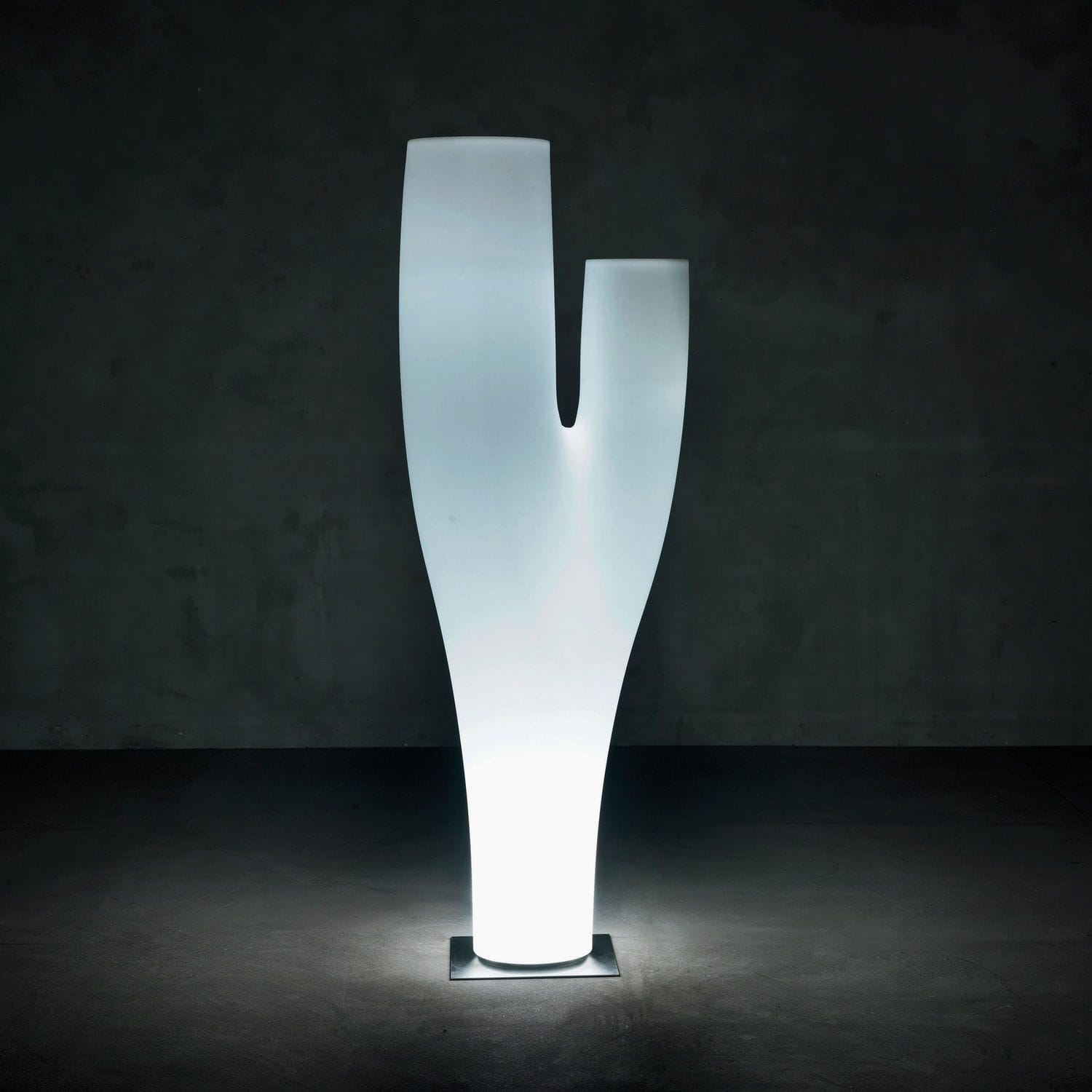 Low-density polyethylene (LDPE) plant pot - MISSED TREE - SERRALUNGA ...