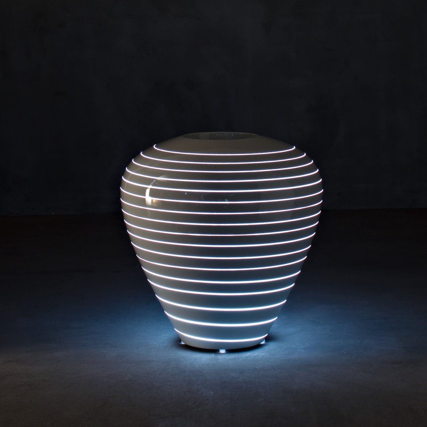 Low-density polyethylene (LDPE) plant pot - GRAND MARY - SERRALUNGA ...