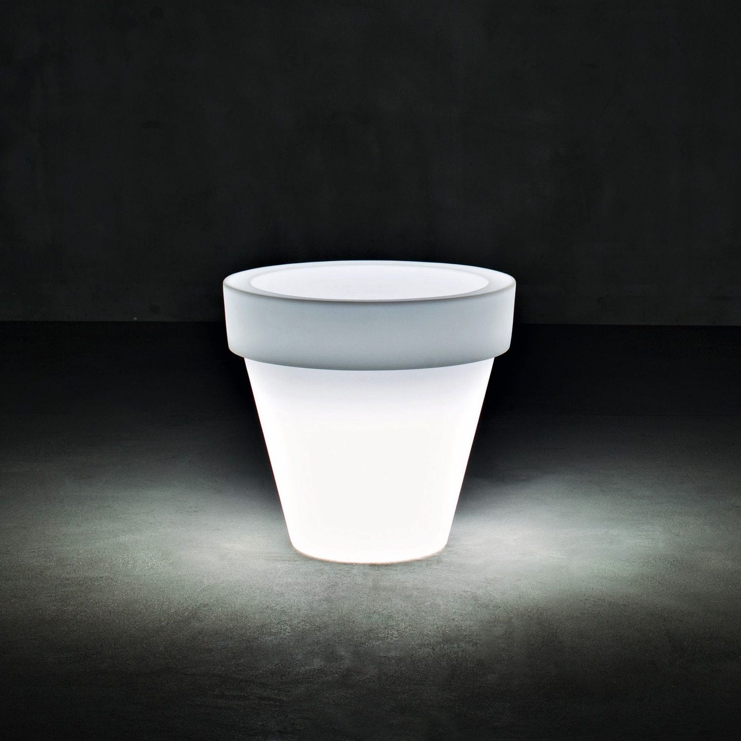 Low-density polyethylene (LDPE) plant pot - VAS-THREE - SERRALUNGA ...