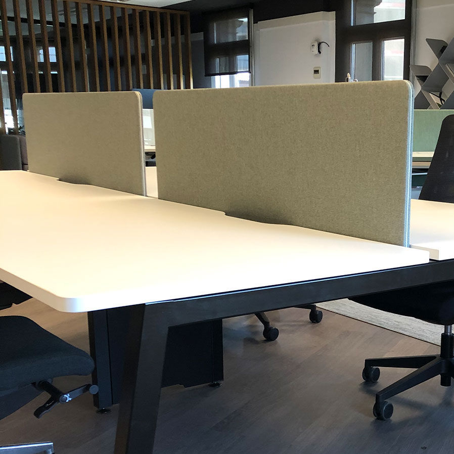 Desk mounted office divider - OFITA - fabric / soundproof