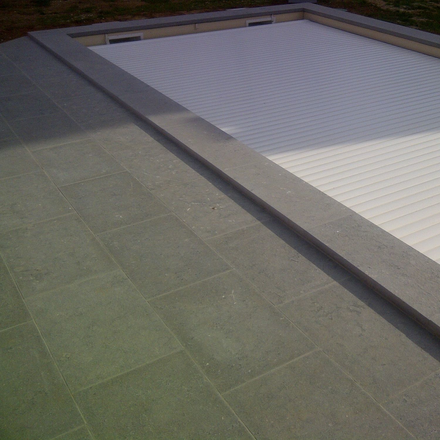 Limestone swimming pool coping - Lagos Blue coping - LUSOROCHAS NATURAL ...