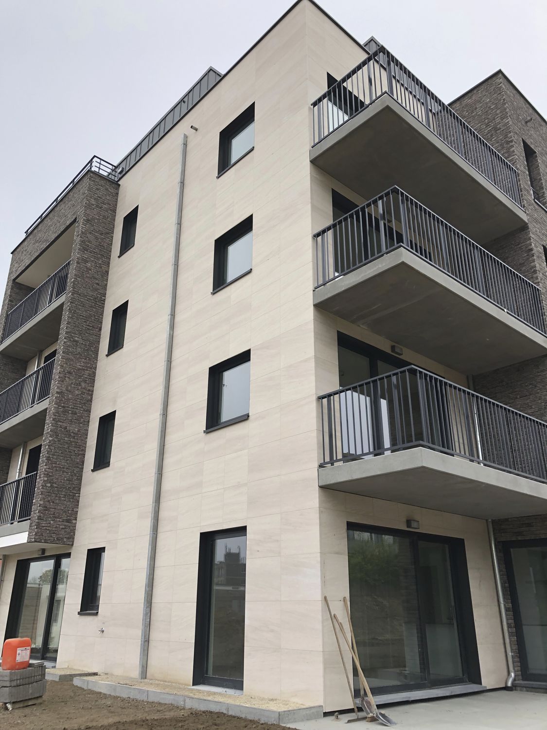 Natural stone ventilated facade - Moca Creme - LUSOROCHAS NATURAL STONE ...