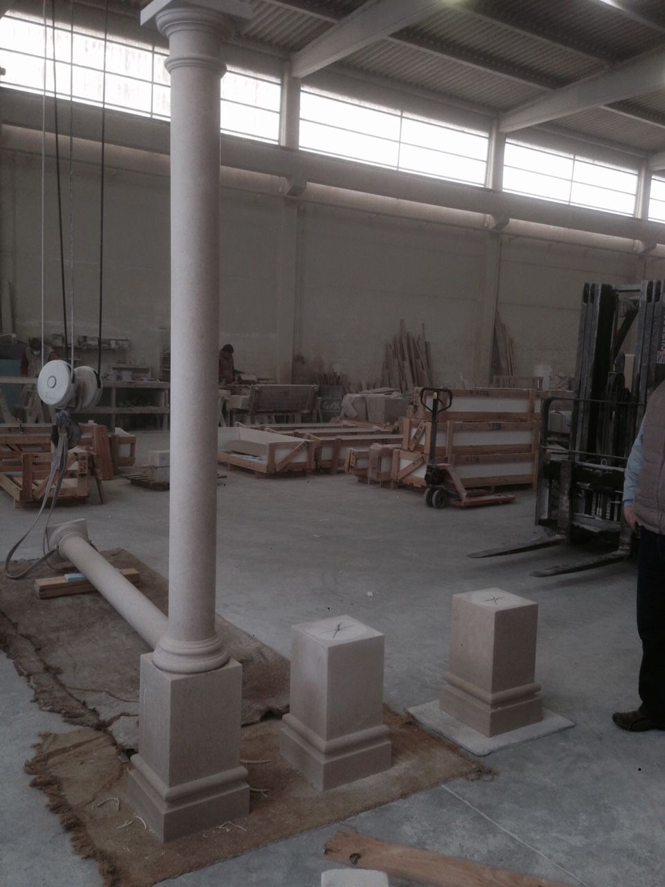 Limestone column - Moleanos Gascogne Bege - LUSOROCHAS NATURAL STONE