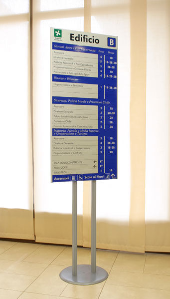 Floor-mounted signboard - SEGNO - SEBERG - aluminum / orientation