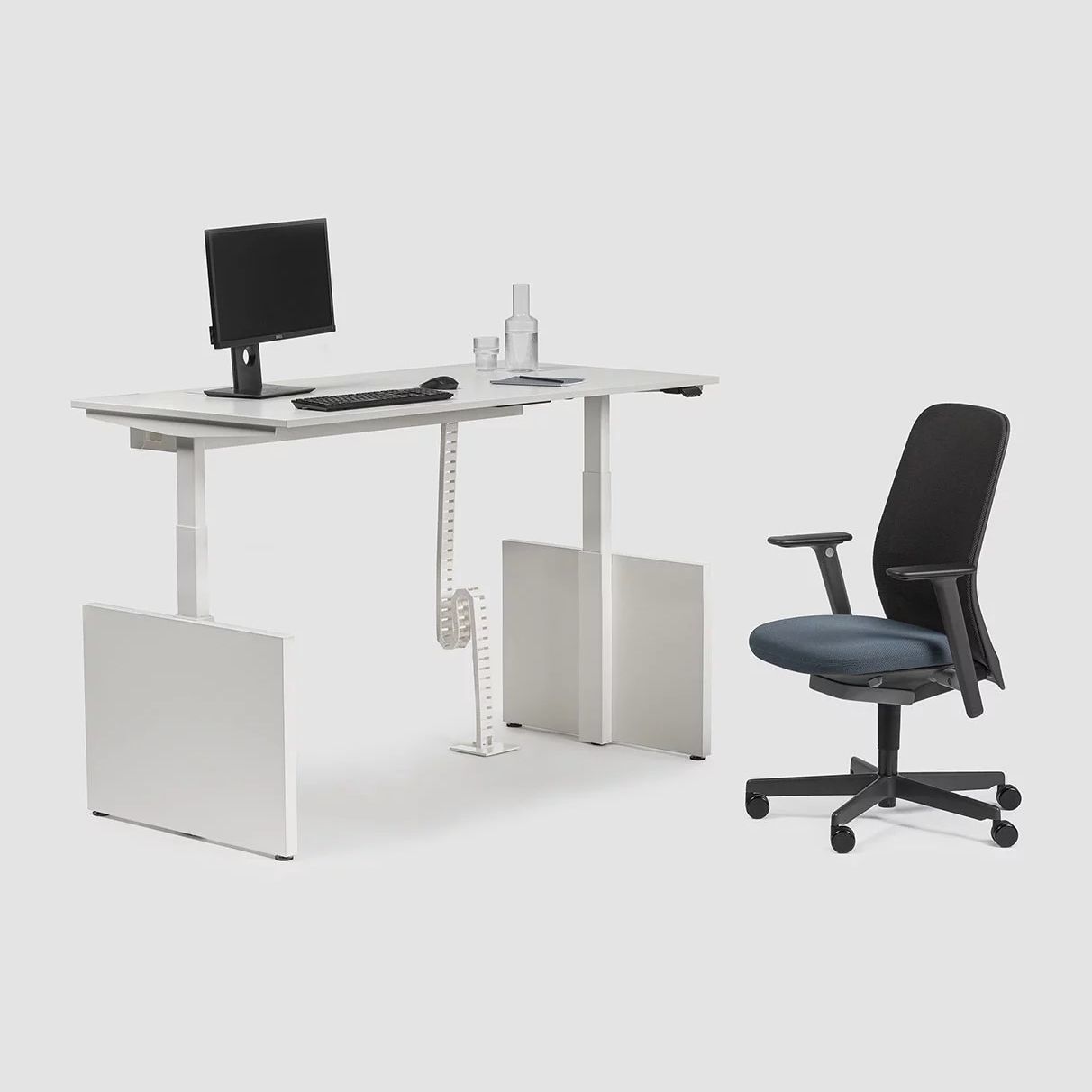 Workstation desk - CLASSIC PURE LIFT - Bene GmbH - with post ...
