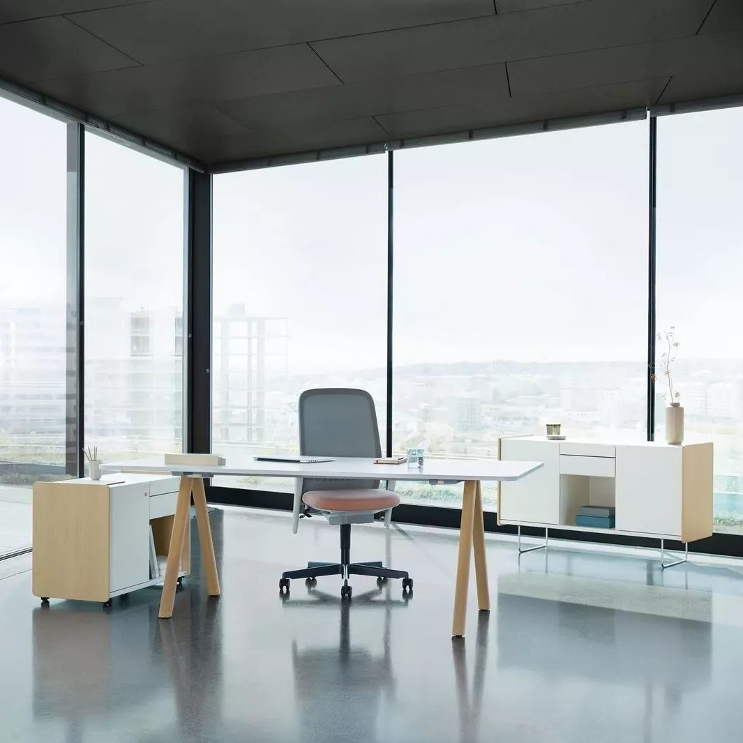 Contemporary work table - DELTA BY BENE - Bene GmbH - oak / steel base ...