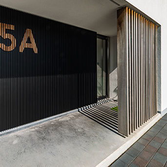 Strip cladding - LINARTE - RENSON - aluminum profile / vertical ...