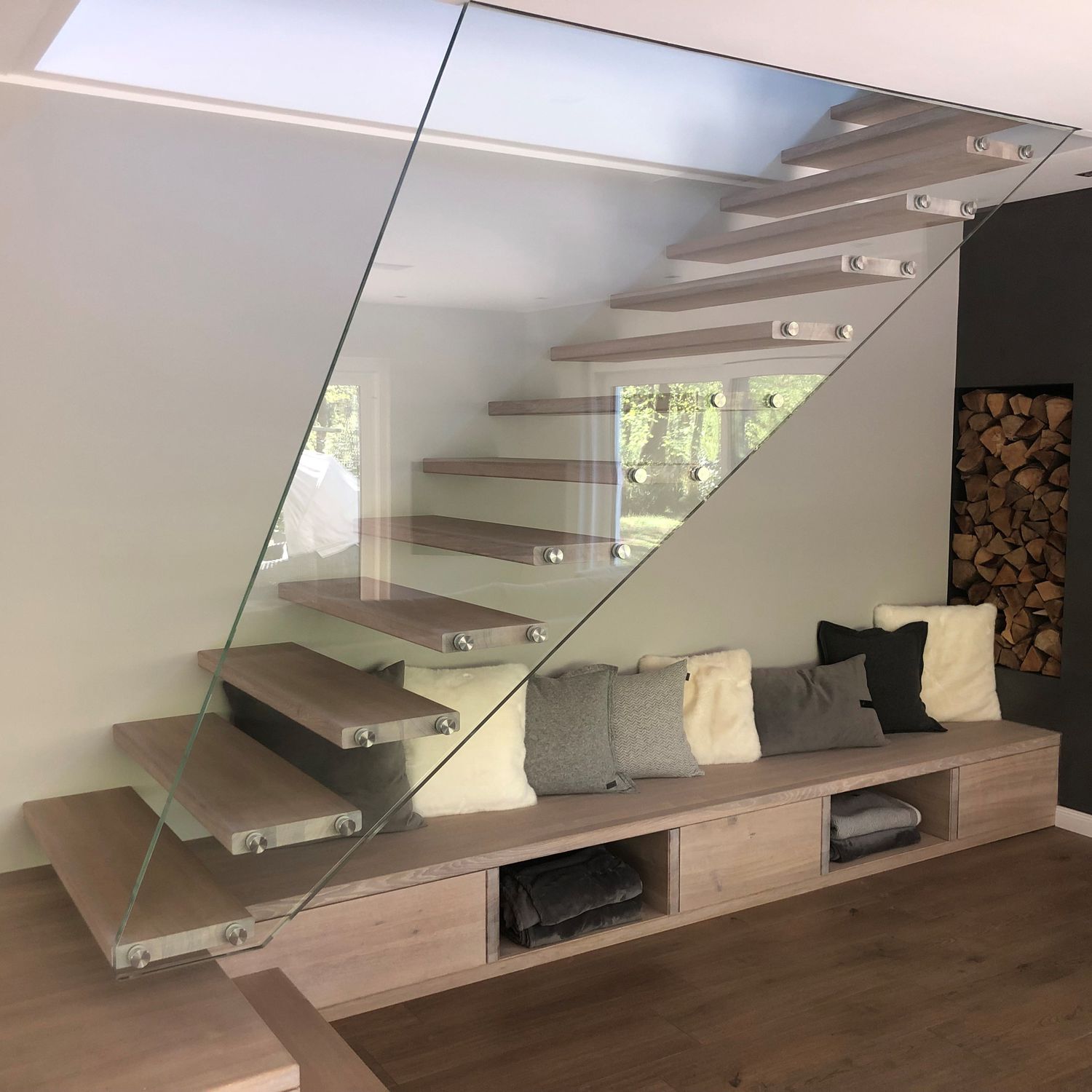 Straight staircase - MISTRAL EDGE - Siller Stairs - oak step / glass ...