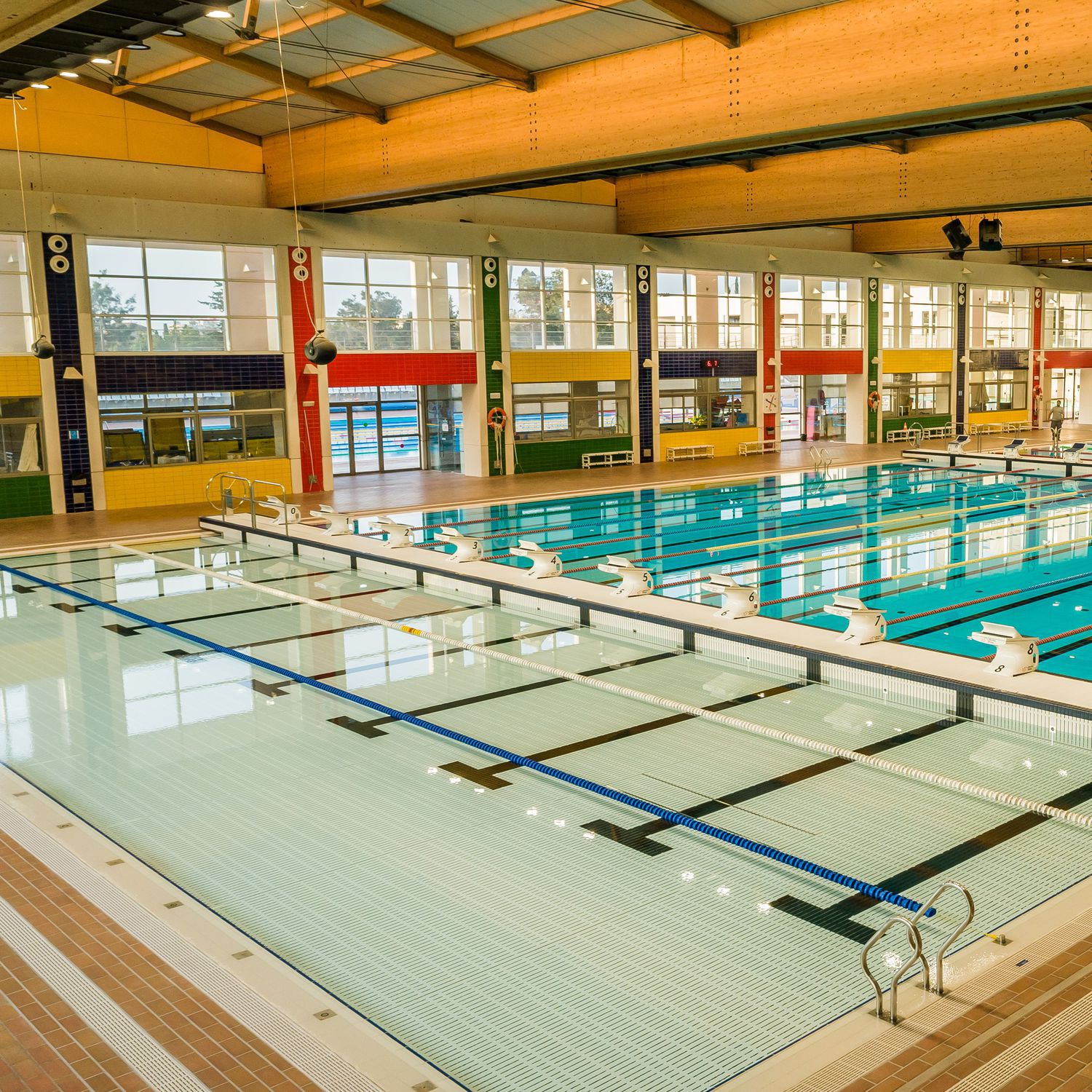 Swimming pool movable floor - Myrtha Pools