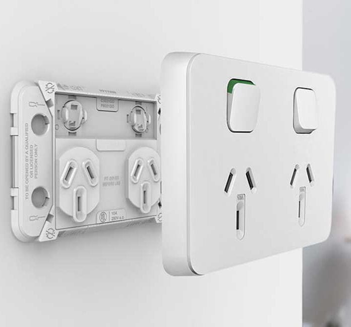 Power socket - CLIPSAL ICONIC - Clipsal - double / recessed / contemporary