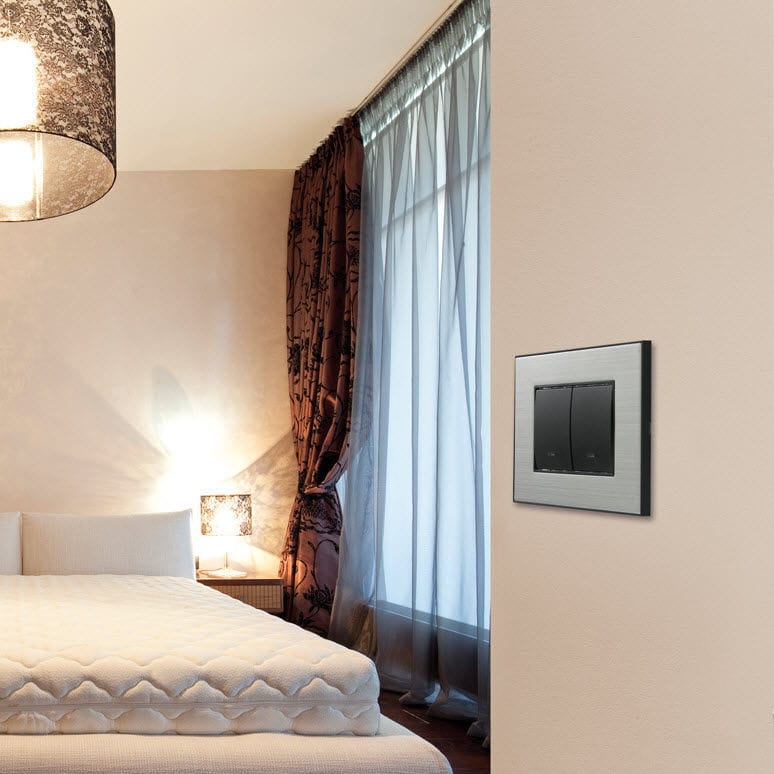 Light switch - STRATO 8000 - Clipsal - push-button / recessed / triple