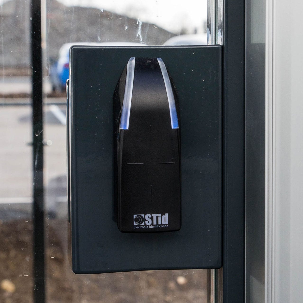 Centralized access control system with card reader - ALOES RED - home