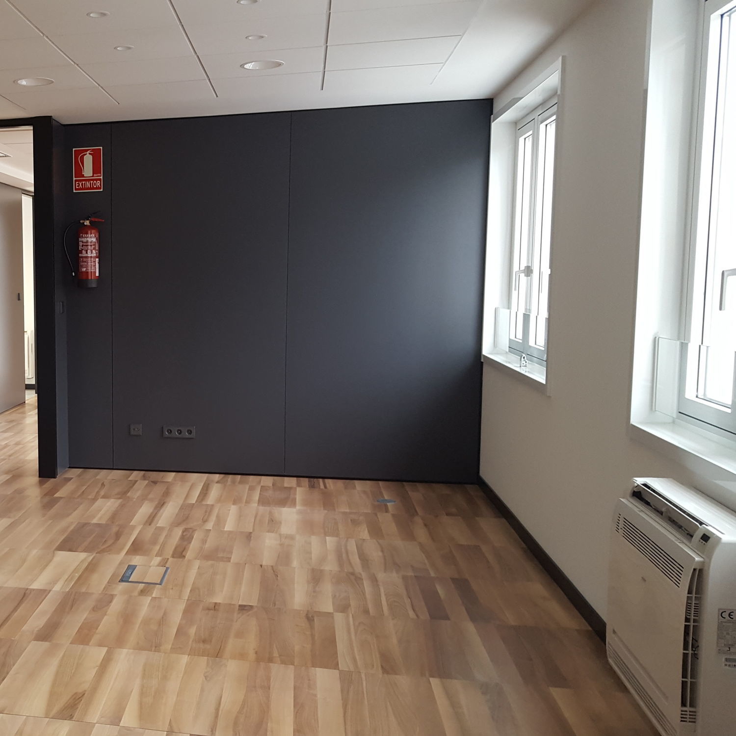 Wooden raised access floor - ACCESS FLOOR POLYGROUP - steel ...