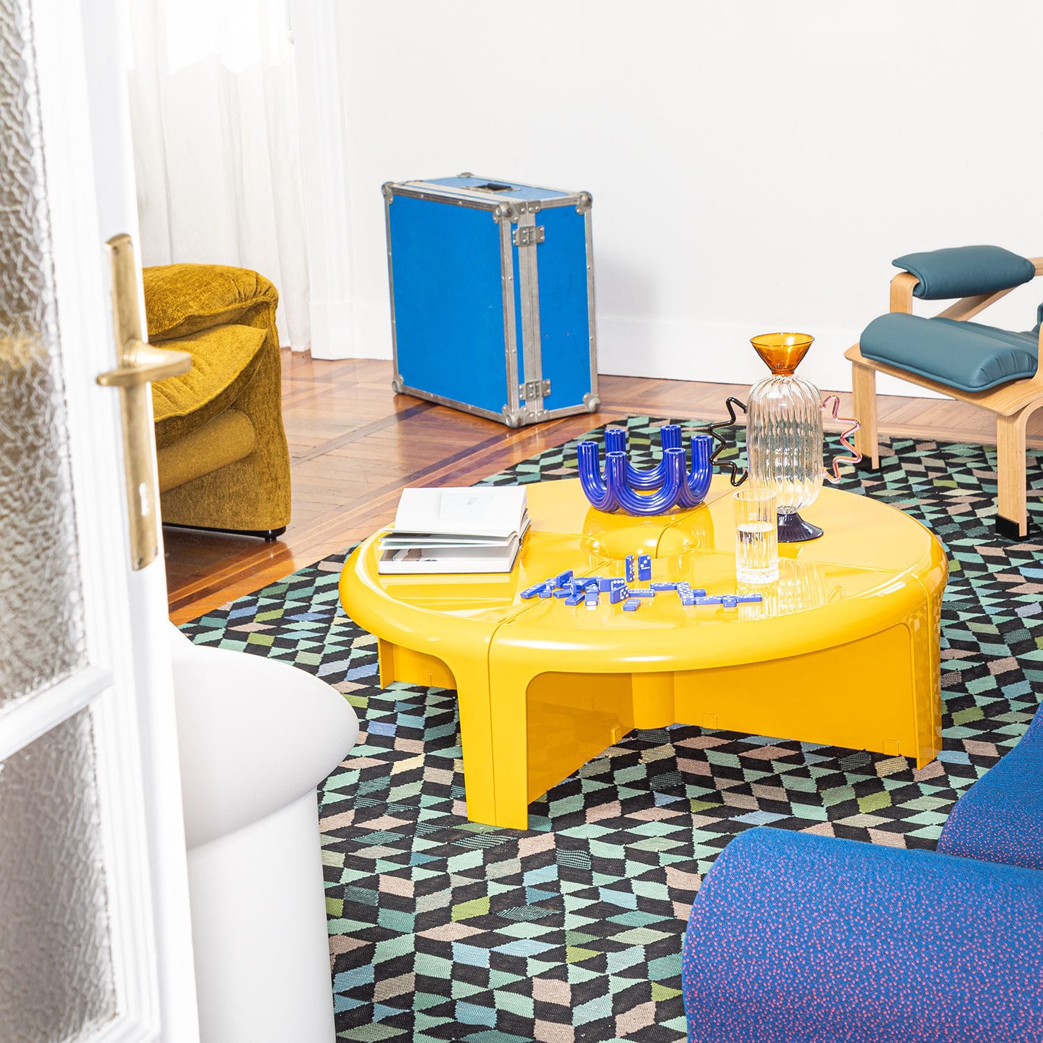 Contemporary coffee table - 4/4 - B-LINE - ABS / ABS base / round