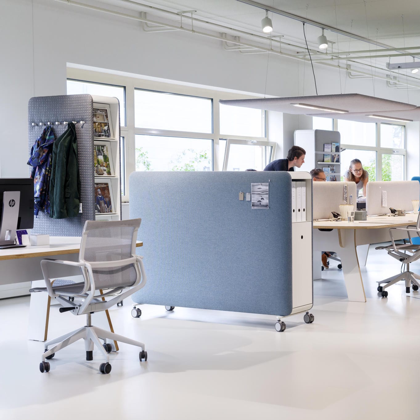 Mobile partition - PILLOW SPACE | LOCKERS - Cascando - commercial / for ...