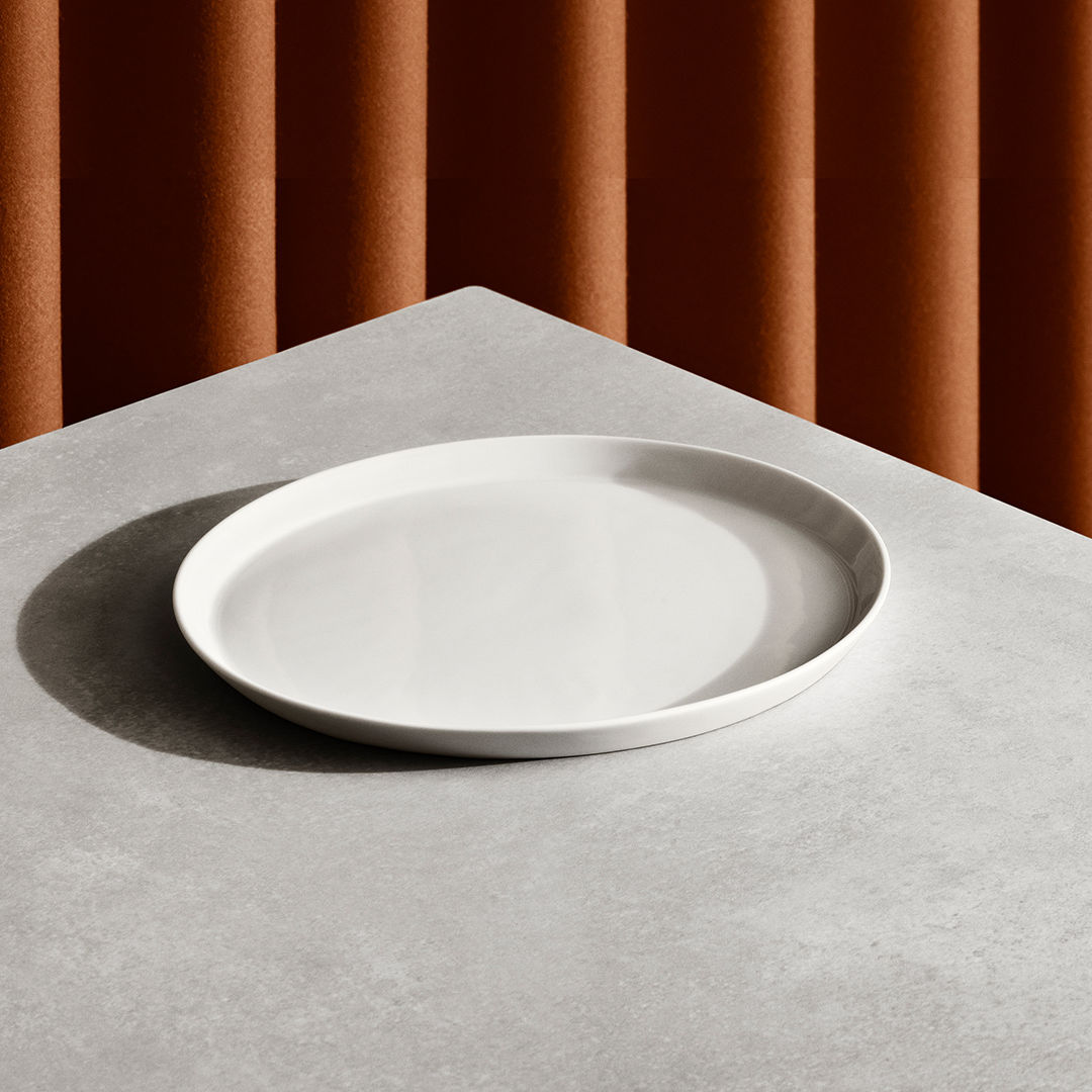 Dinner plate - VIPP213 - VIPP - round / porcelain / plain