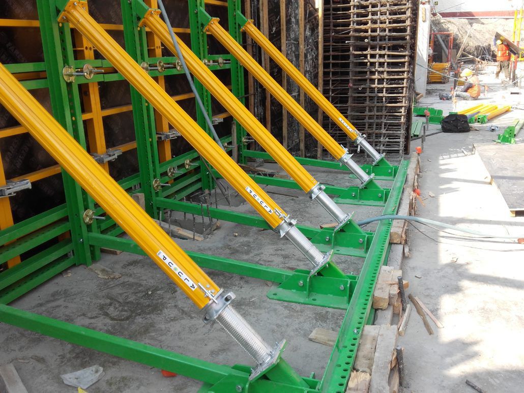 Single-sided formwork - SINGLE SIDED WALLS EQIPPED WITH ALU-UP2 SHORES ...