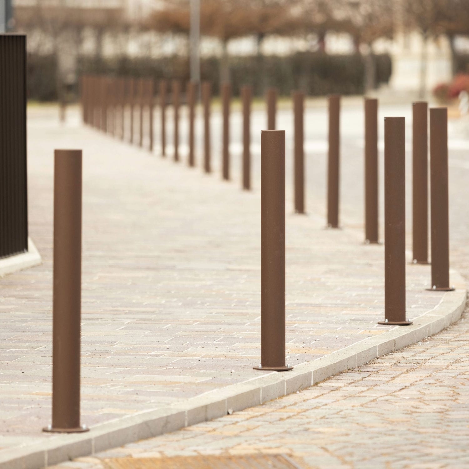 Pedestrian bollard - QUICK - METALCO - powder-coated steel / removable ...